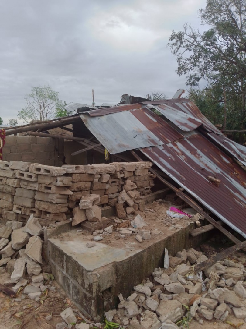 Ajude a reconstruir a casa do Nuhy, após ter sido destruída pelo ...