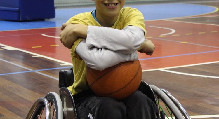 Compra de cadeiras de rodas low-cost para a prática de Basquetebol ...